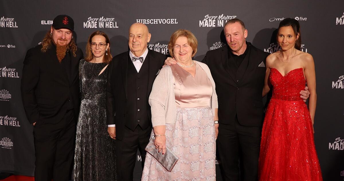 Sepp Maurer schart am roten Teppich in Cham die Promis um sich