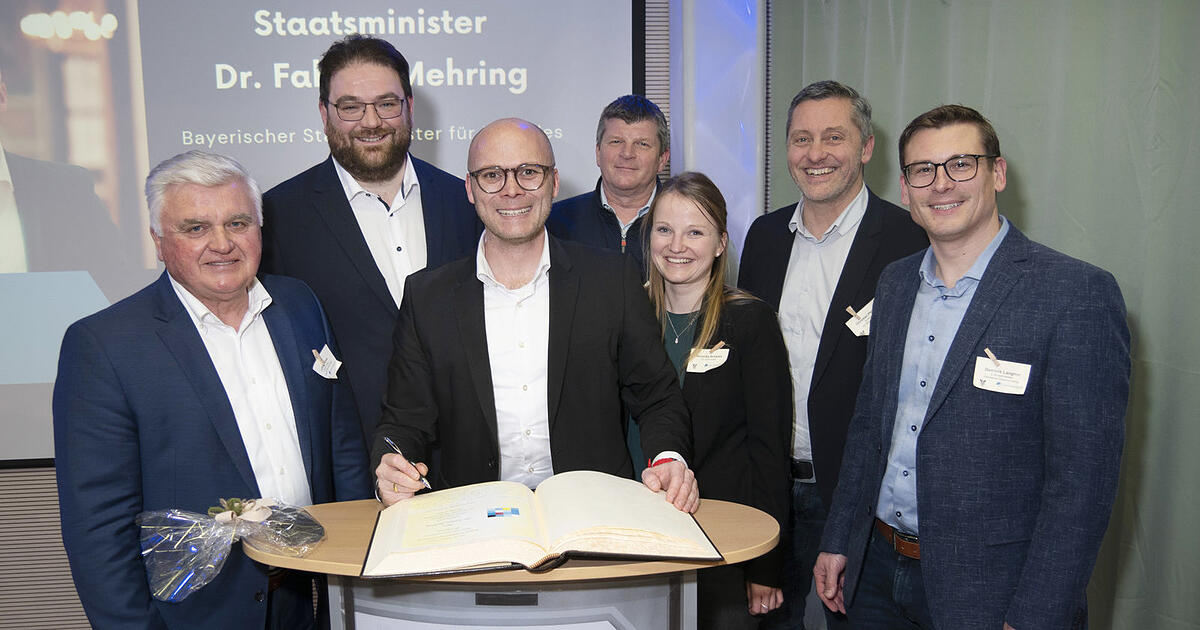 Digitalminister Mehring kritisiert in Niederwinkling Überregulierung