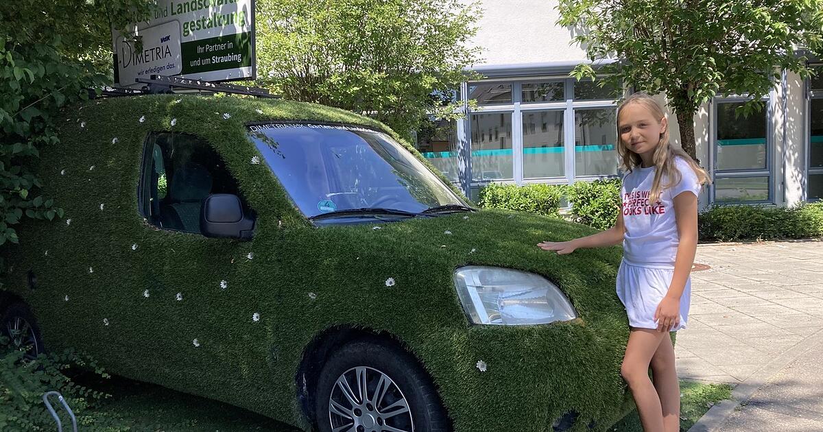 Das kuriose Rasen-Auto von Straubing: Einmal streicheln, bitte!