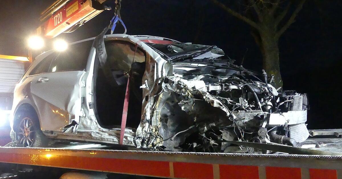 Autofahrer stirbt bei Unfall auf der B8 bei Mötzing im Kreis Regensburg