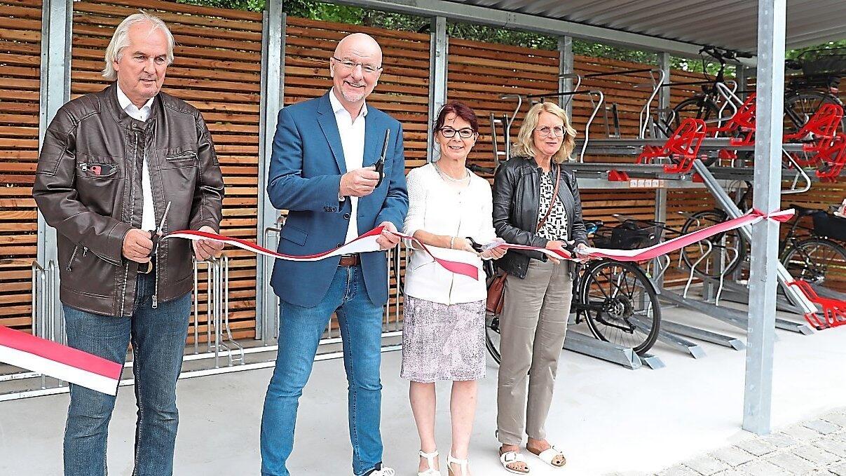 Neue Fahrradabstellanlage an der Messe Landshut eröffnet