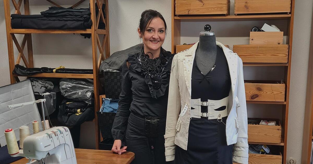 Outfit einer Chamer Modedesignerin fliegt um die Welt