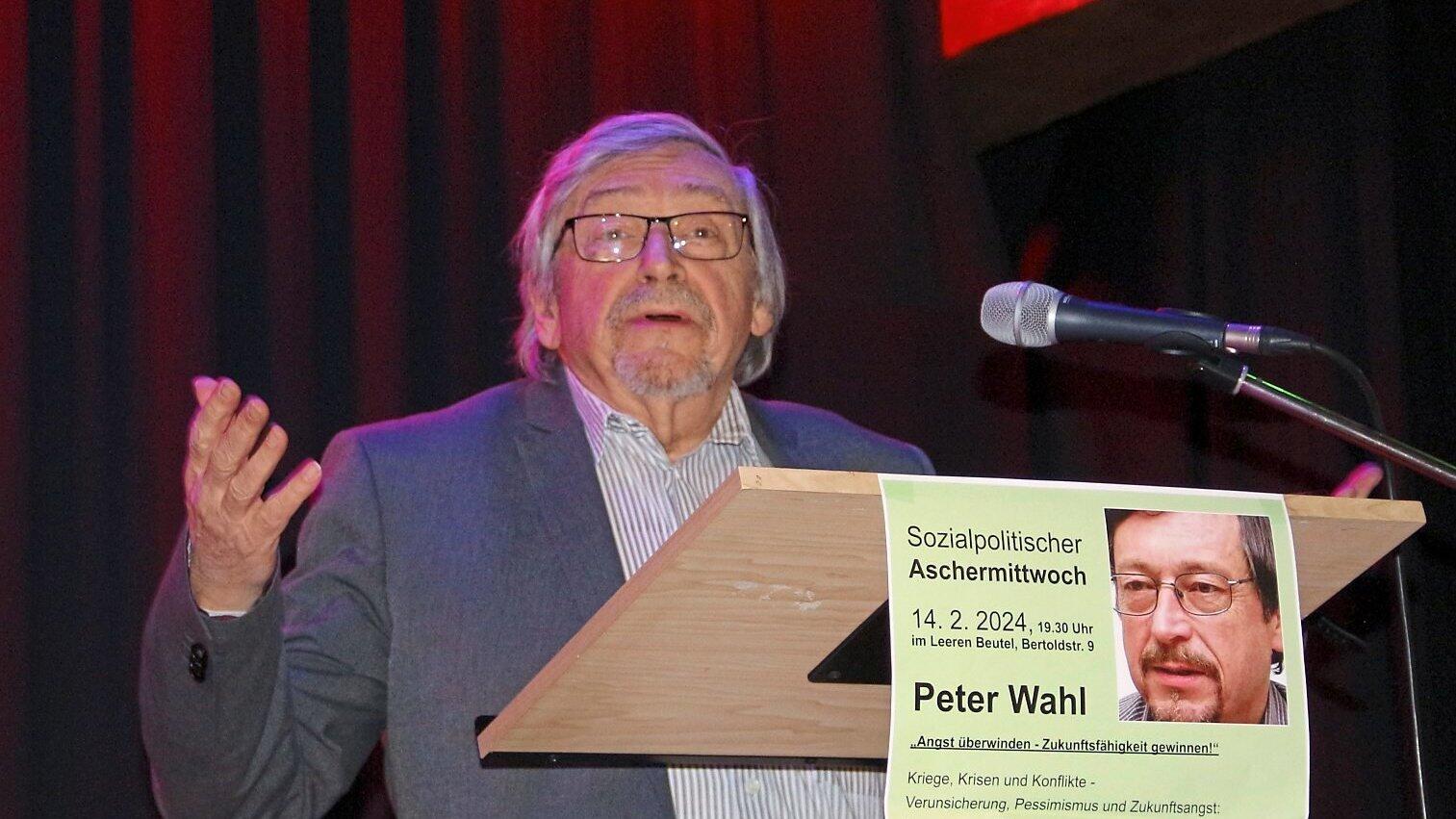 Publizist Peter Wahl beim 'Sozialpolitischen Aschermittwoch' in Regensburg