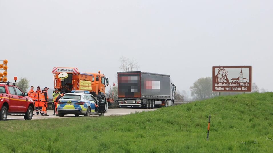 Lkw-Fahrer stirbt nach Unfall auf A92 bei Essenbach