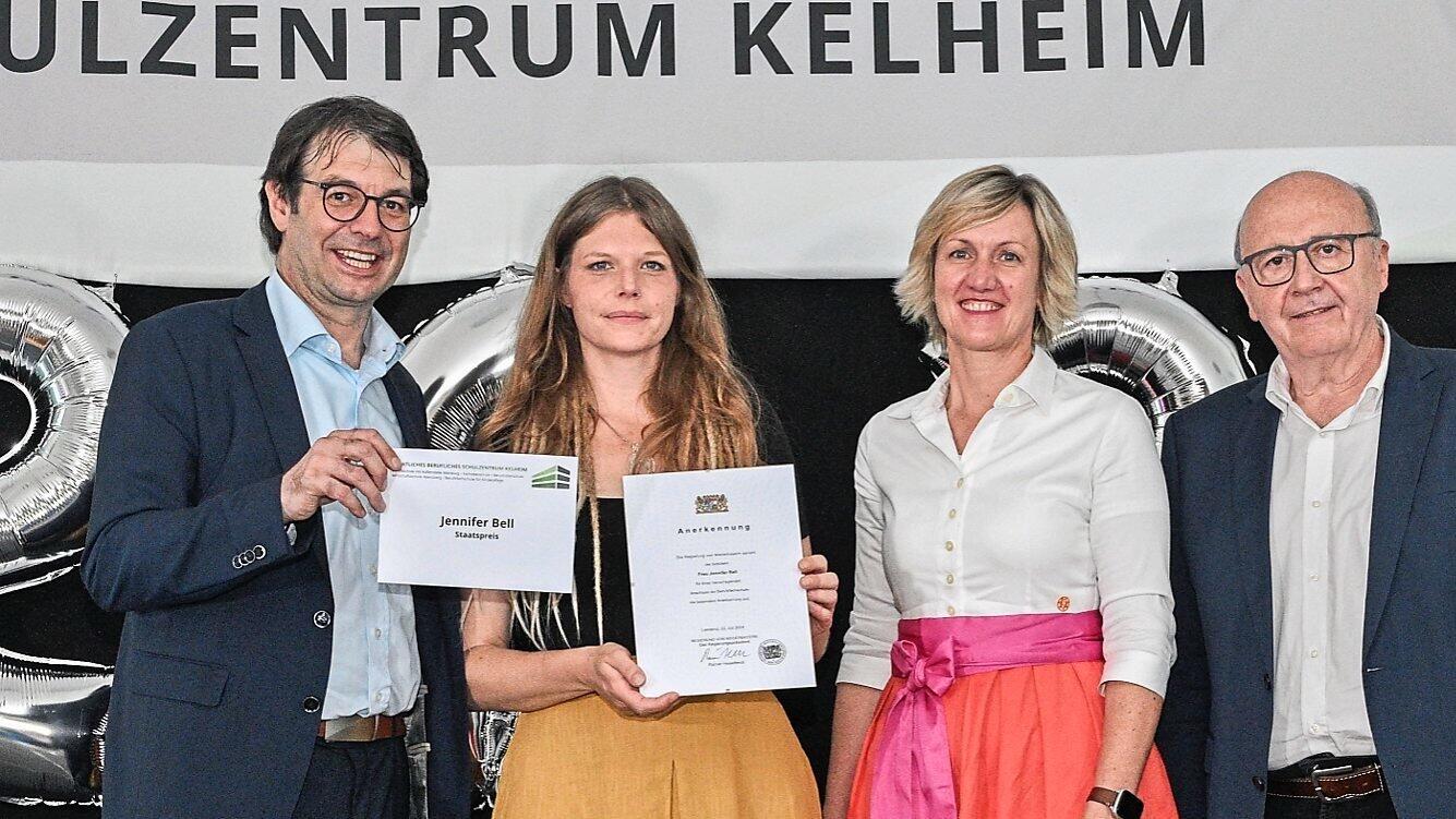 Berufsfachschule verabschiedet Kinderpfleger und ehrt Absolventen