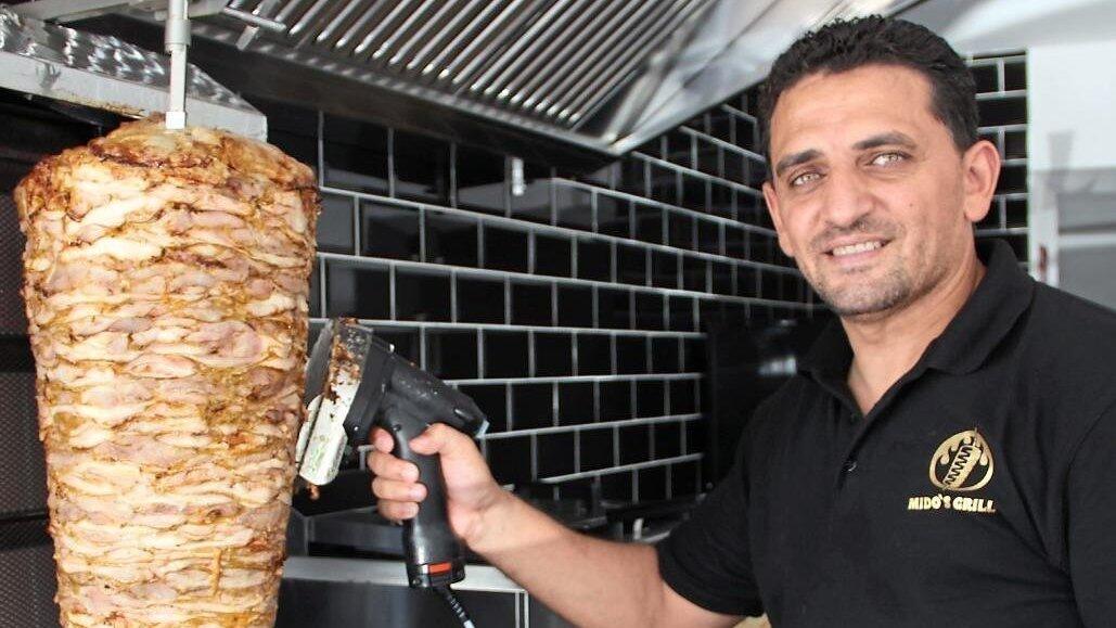 Ehemaliger Fußballprofi steht in Osterhofen am Grill