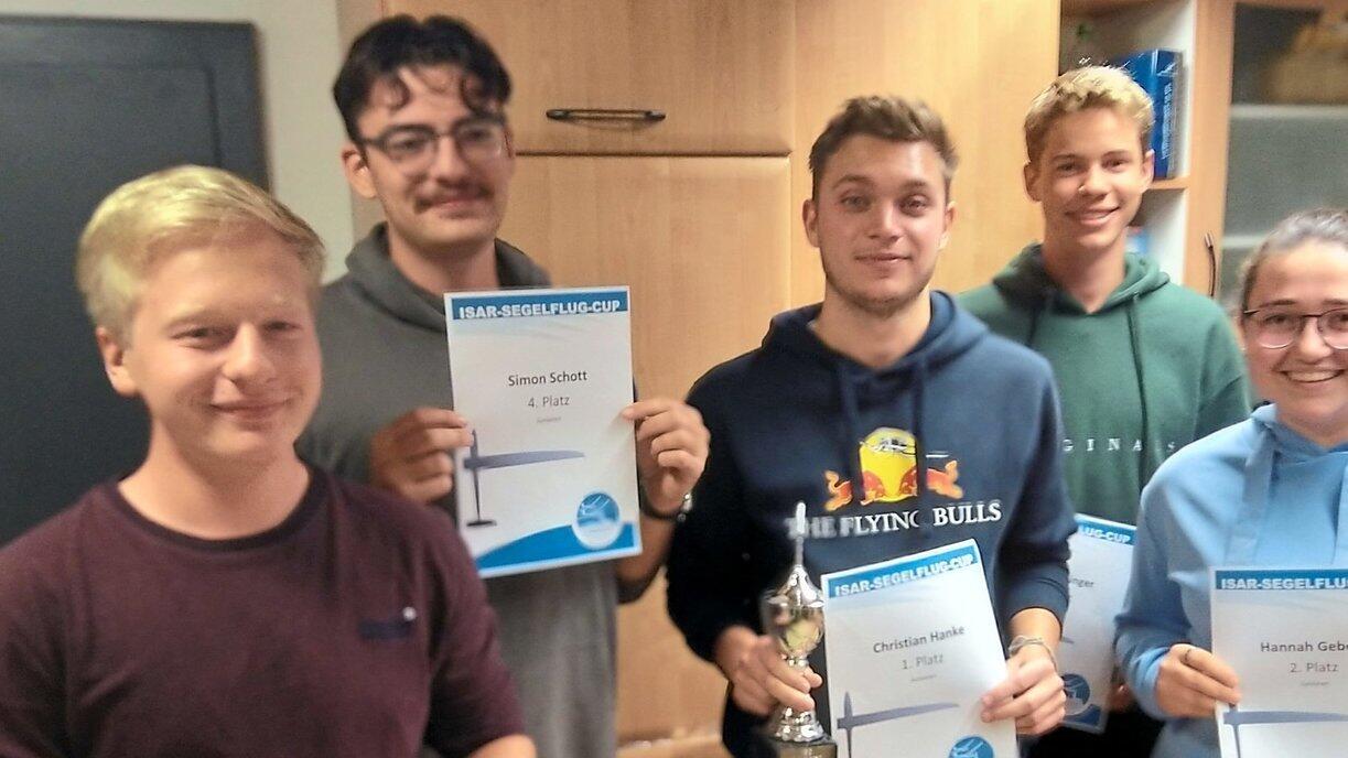 Jugend des Fliegerclubs Moosburg auf dem Podest