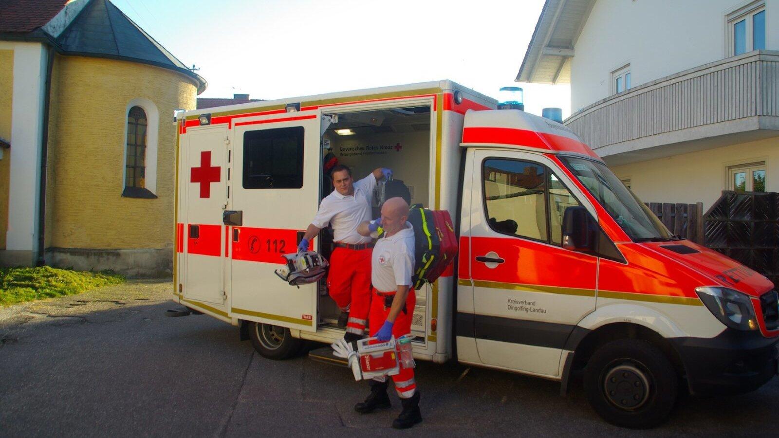Rettungssanitäter auf Zeit: Lisa Marie Wimmer auf Achse mit dem Roten Kreuz