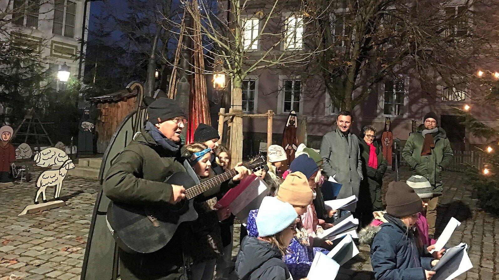 Begehbare Krippe vor dem Neuen Rathaus ist eröffnet