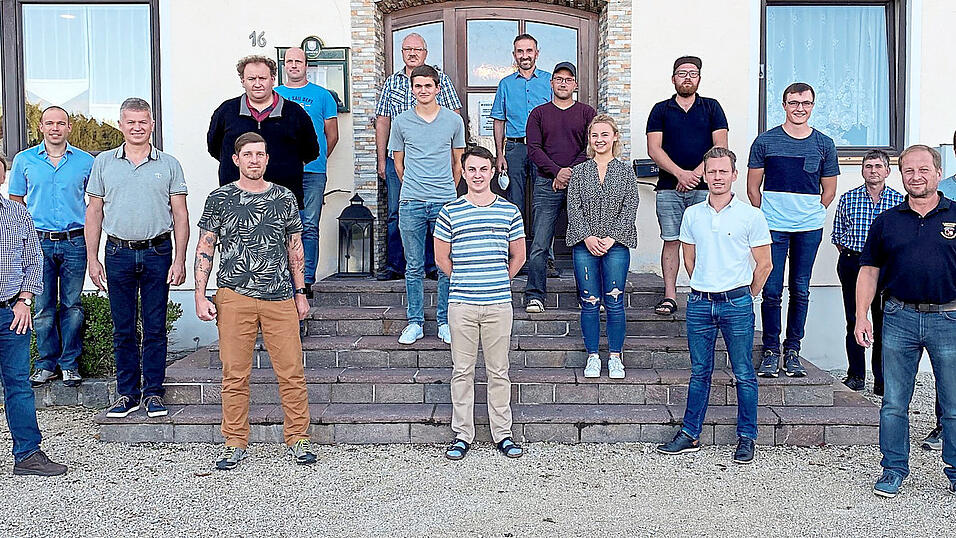 Verjüngte FFW-Führungsriege in Airischwand