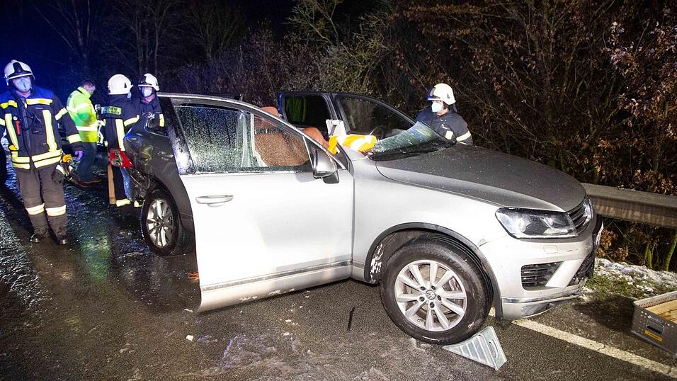 Zwei Frauen bei Unfall auf B299 schwer verletzt