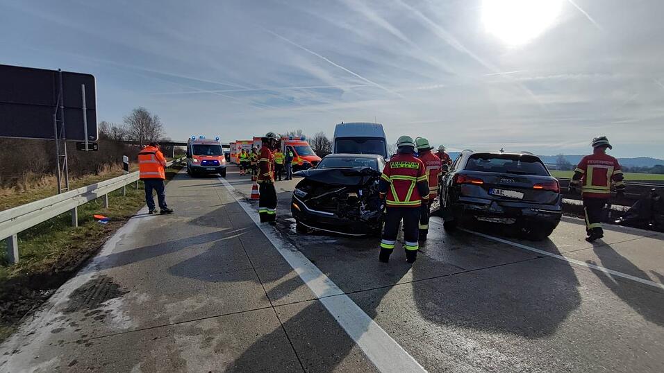 Neun Verletzte bei Unfall auf A92 bei Essenbach