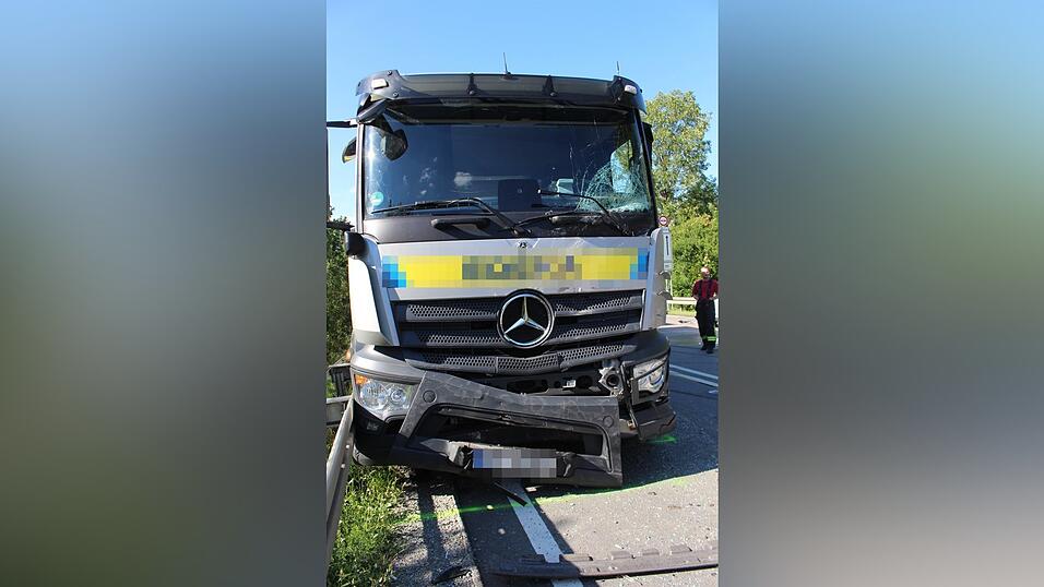 Mehrere Verletzte nach schwerem Unfall auf B20 bei Straubing