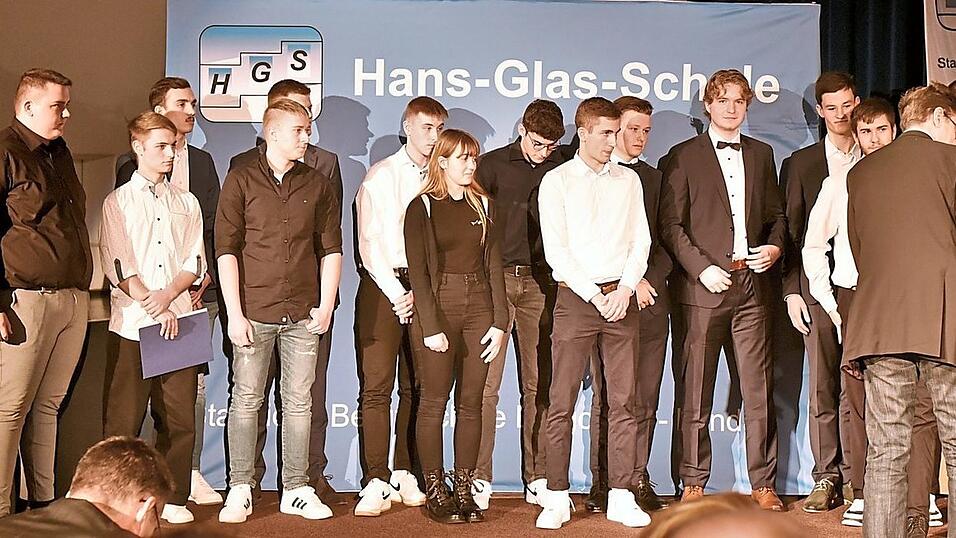 294 Absolventen mit optimaler Startposition