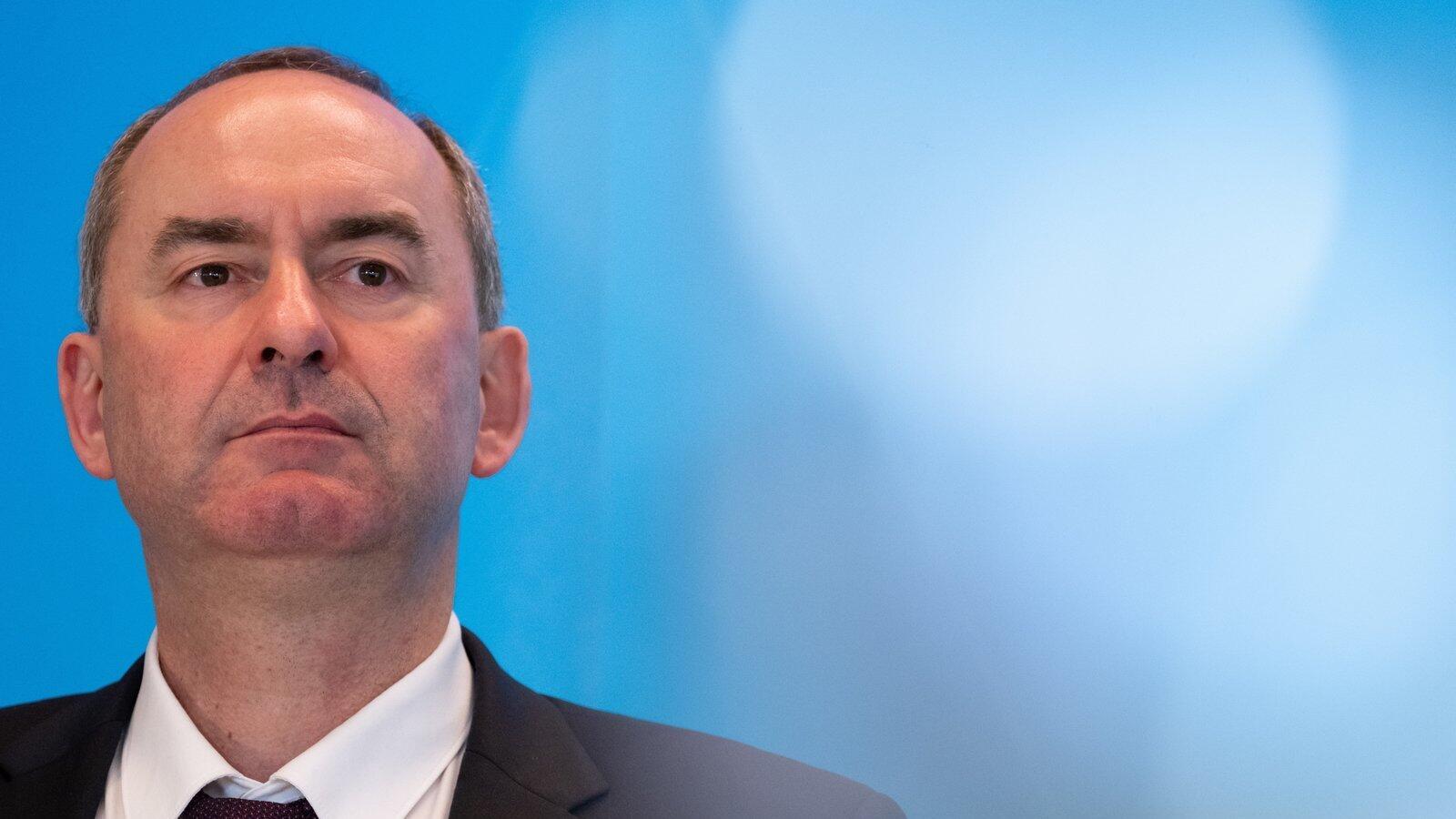 Aiwanger fordert im Wirtschaftsausschuss 'Ruck durchs Land'