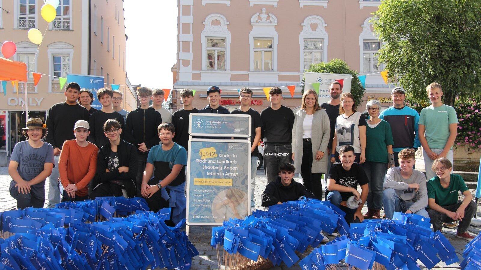 Straubinger Schüler setzen ein Zeichen gegen Kinderarmut