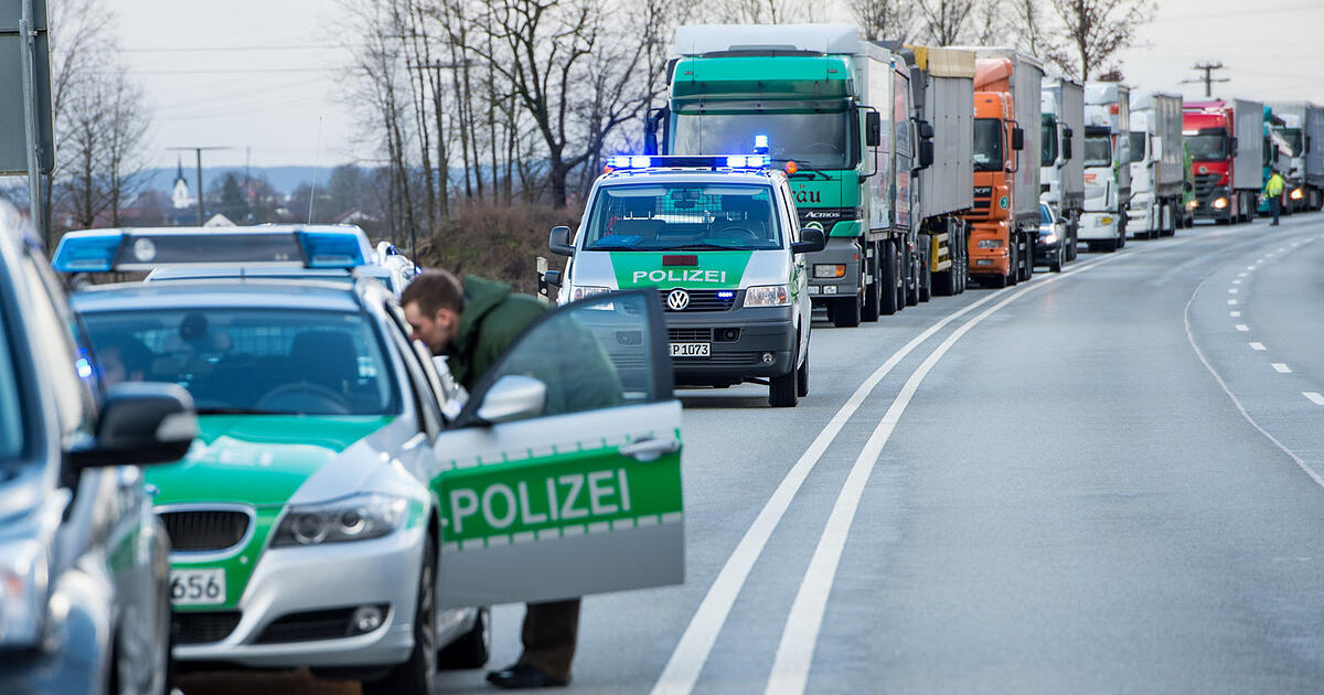 Fünf Verletzte bei schwerem Unfall auf A92