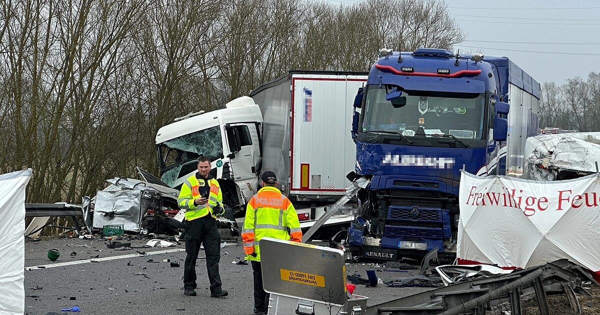Unfall mit zwei Toten auf A93 bei Maxhütte-Haidhof: Polizei sucht Zeugen