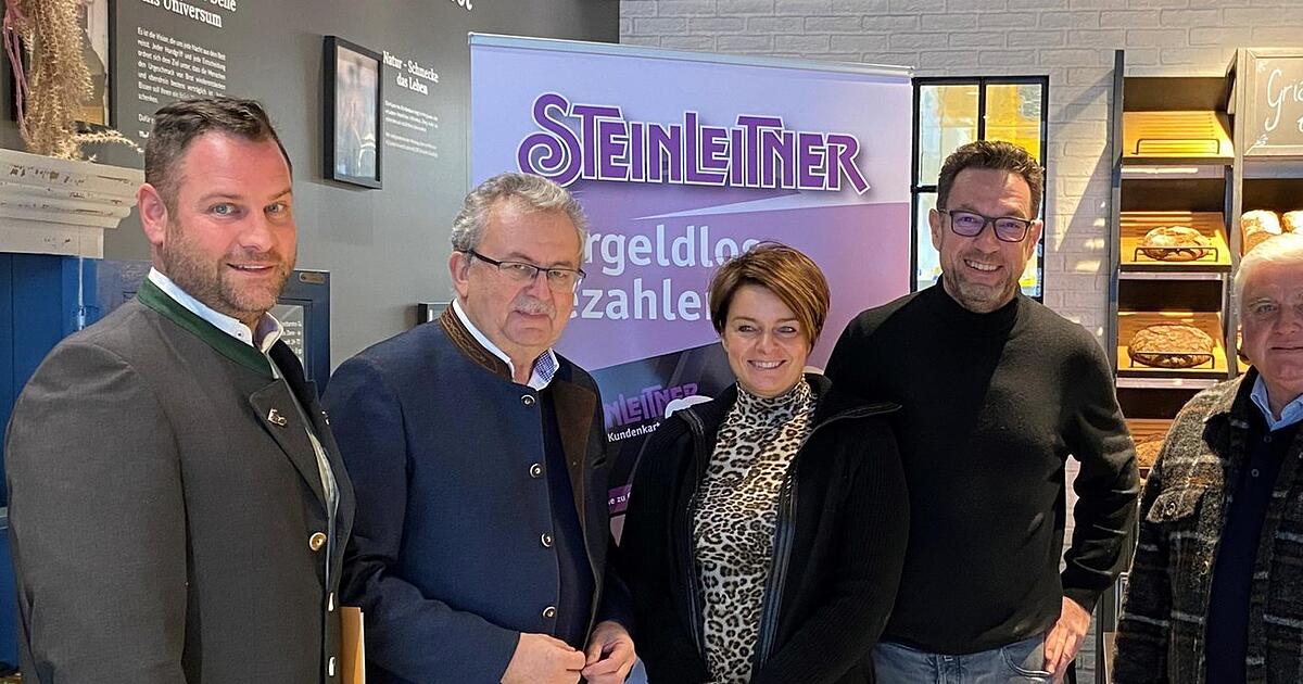Landrat Josef Laumer bei der Familie Steinleitner in Niederwinkling