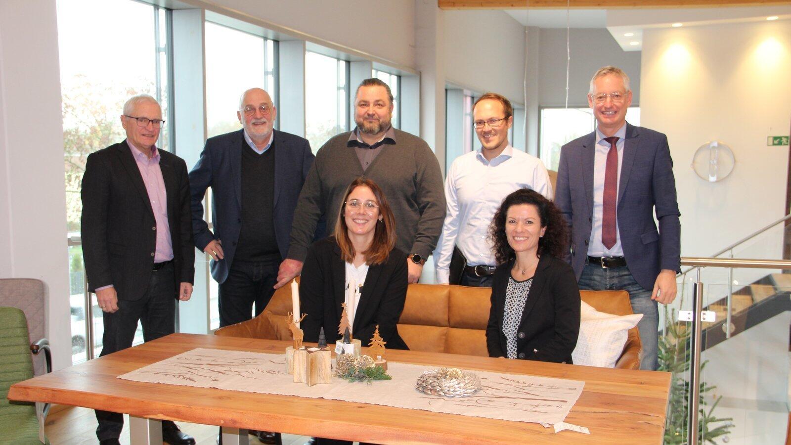 Delegation der Stadt Straubing bei Raumausstatter Keyser