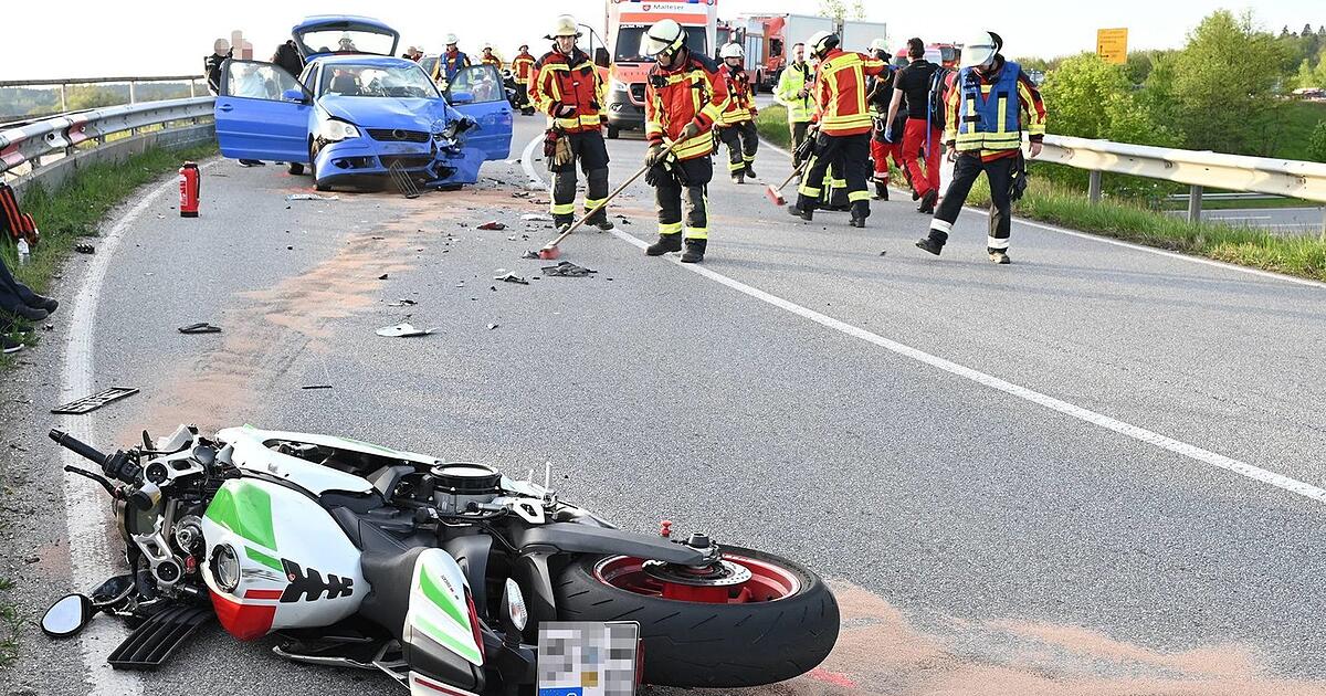 Motorradfahrer verletzt sich bei Unfall auf B299 bei Vilsbiburg schwer