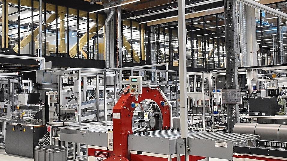 Technik für die Zukunft: Eröffnung von Schaltbaus neuer NExT Factory