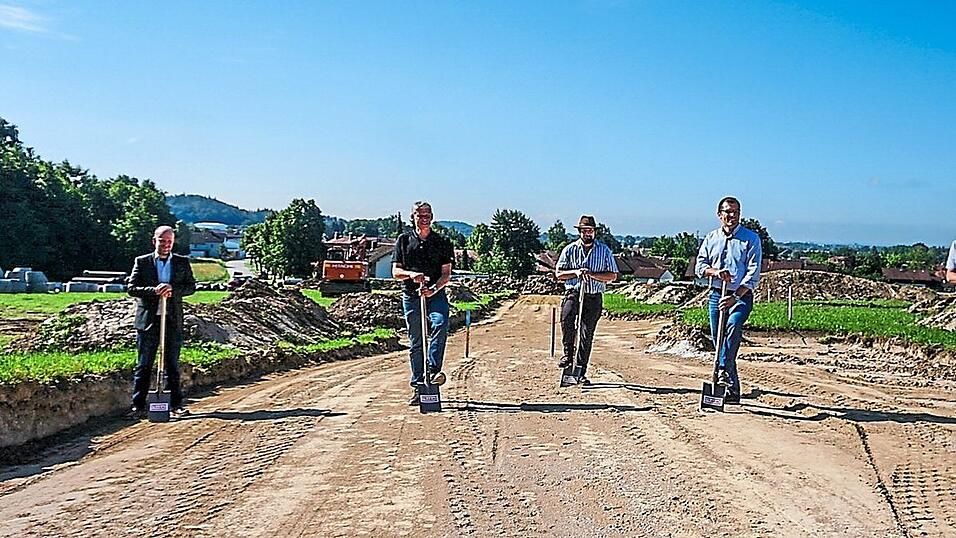 Spatenstich im neuen Baugebiet 'Riedpoint' - 27 Parzellen entstehen