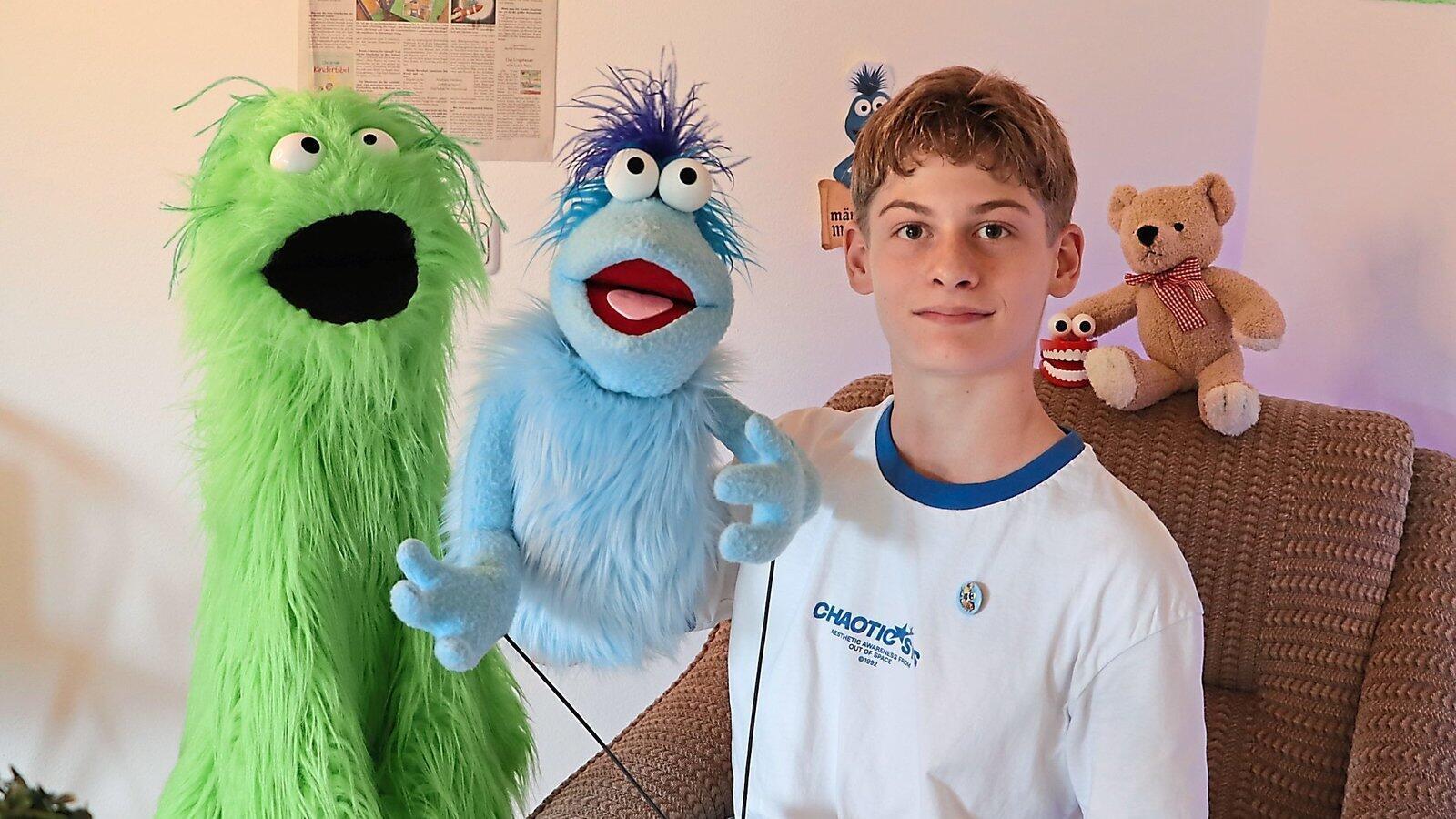 Moritz Szabó aus Thalham dreht mit Handpuppen lustige Internetvideos