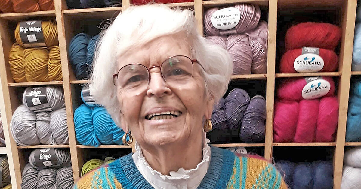 Maria Greiner (85) lebt ihr Hobby Stricken