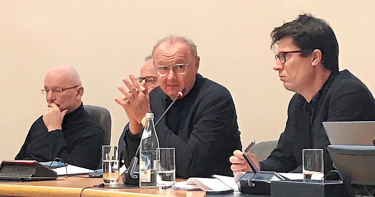 Bausenat diskutiert über Zukunft der alten JVA in Landshut