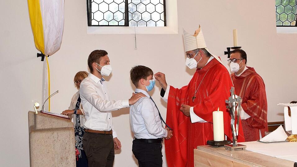 41 junge Christen erhalten das Sakrament der Firmung
