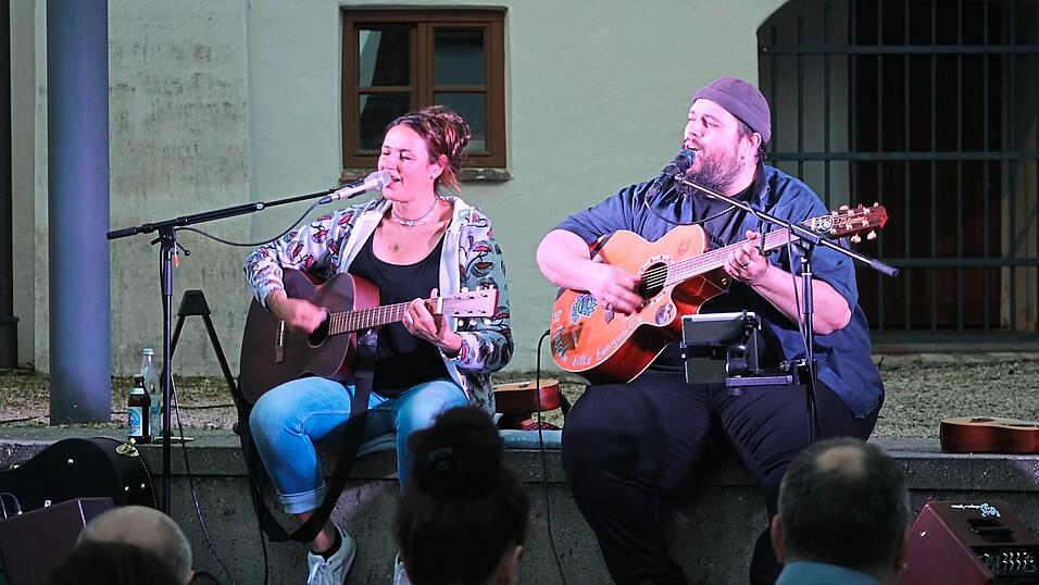 Zwei bayerische Singer-Songwriter in Dingolfing