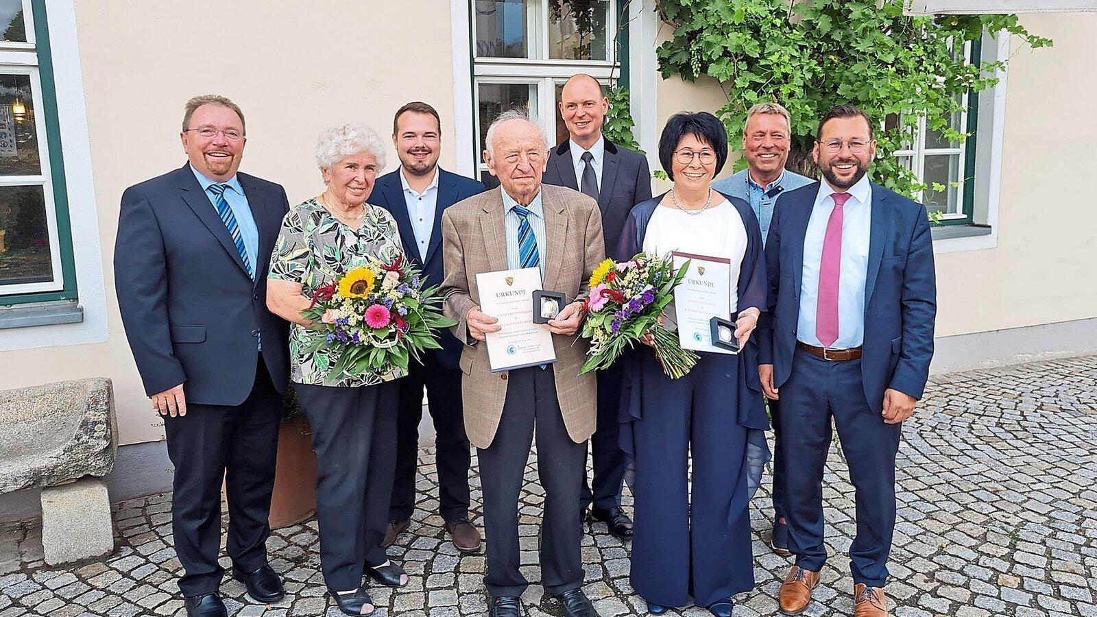 Annemarie Forster und Johann Klostermeier erhalten Bürgermedaille