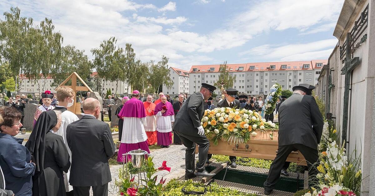 Georg Ratzinger (†96) in Regensburg beigesetzt
