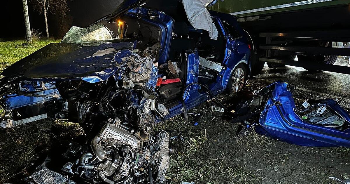 Zwei Schwerverletzte bei Unfall auf der B299 bei Altdorf