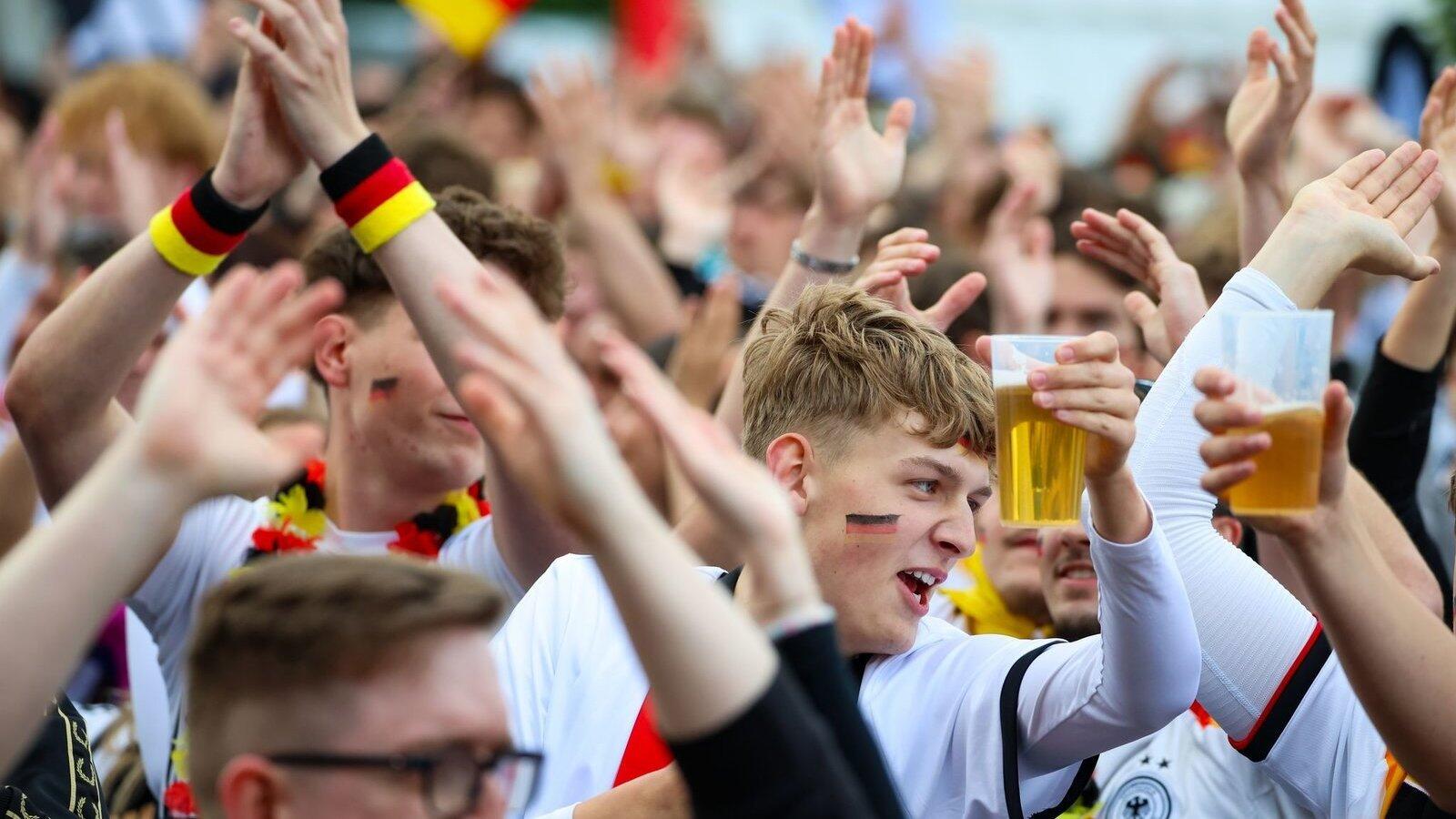 Ein Bier für den Mindestlohn: „Absurde Preise“ bei der WM