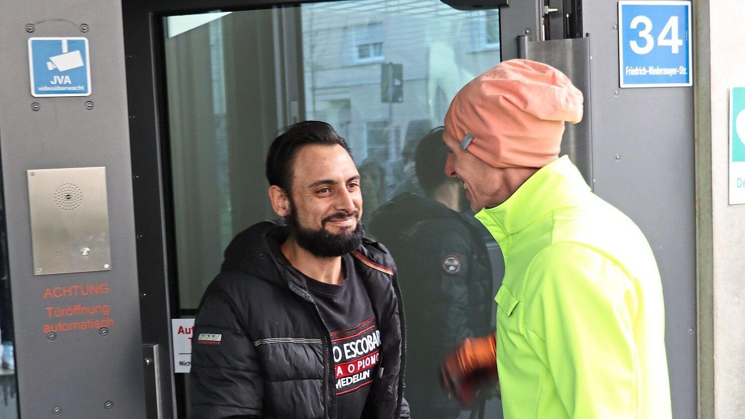 Regensburger Streetworker Ben Peter löst obdachlosen Schwarzfahrer aus